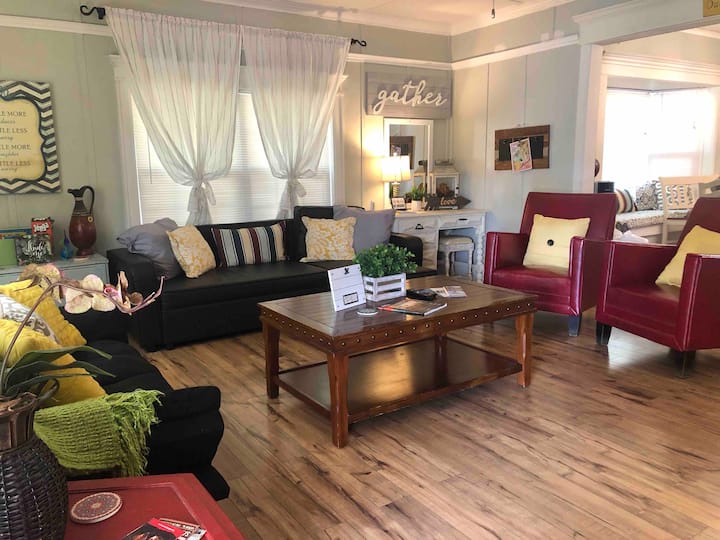 Cozy Cottage 2bd - Traveler's Haven - Carlsbad, NM