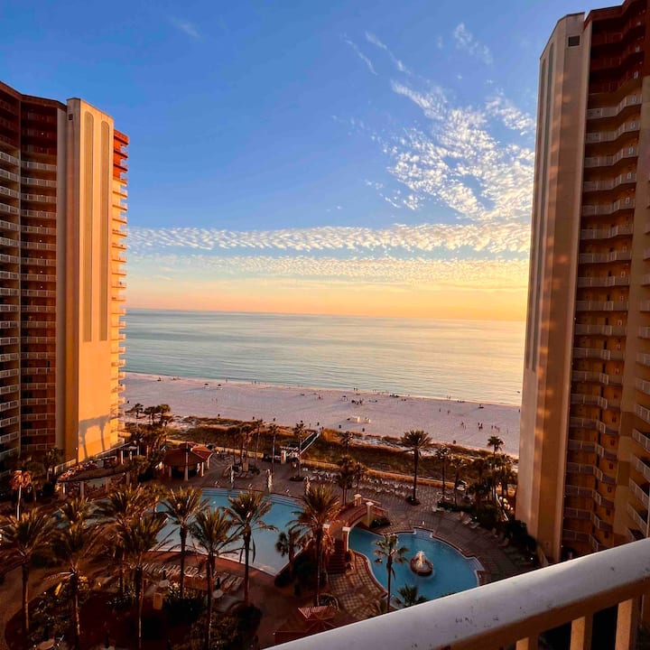 1113: Beachfront Resort Condo W/parking. Huge Pool - Panama City Beach, FL