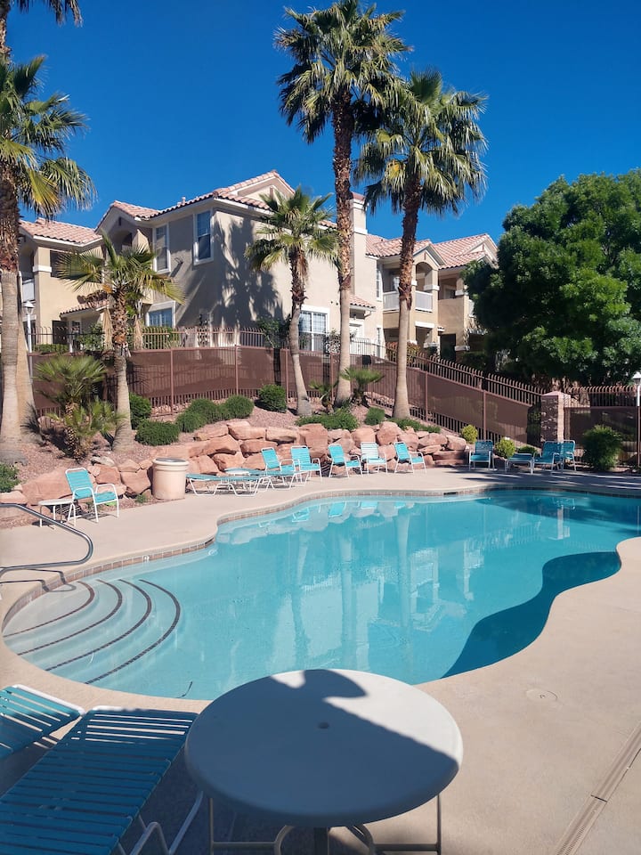 5 Star 2bed 2 Bath  Luxury Townhome Freewifi - North Las Vegas, NV