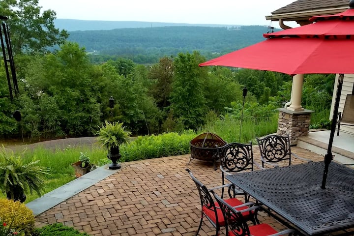 Villa Cathedral - Tannersville, PA