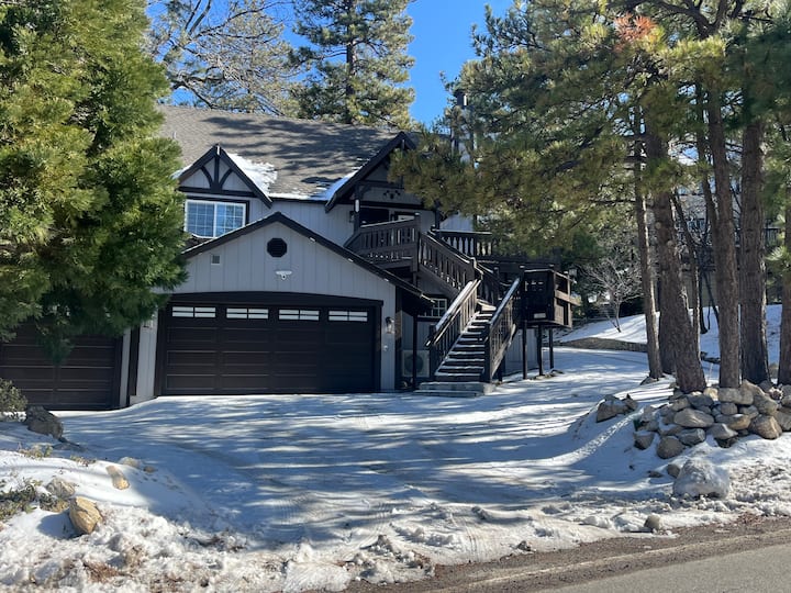 Newly Remodeled Cabin! Amazing Game Room. - Running Springs, CA