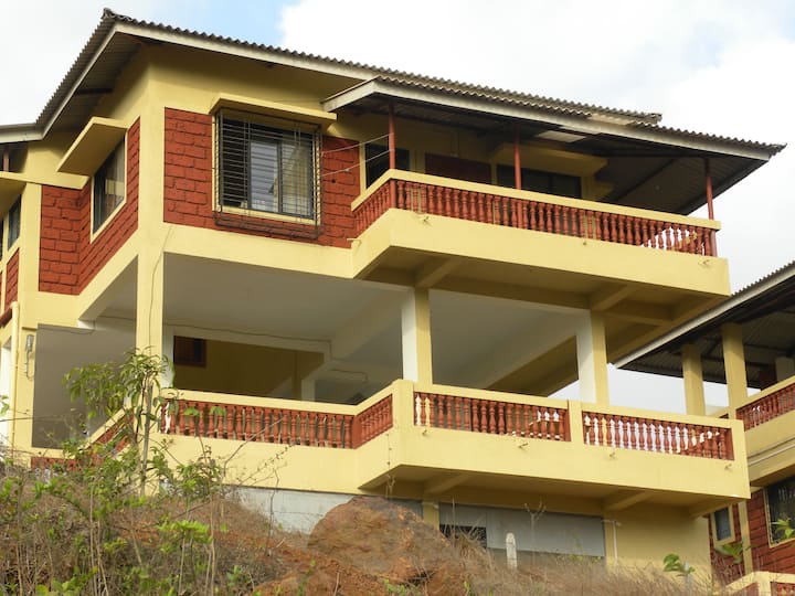 Ladghar Beach View Apt 1br+living Rm (Sofa Bed) - Dapoli