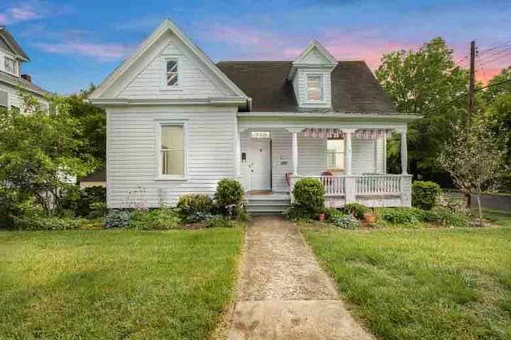 1890’s Corner Cottage - Roanoke, VA