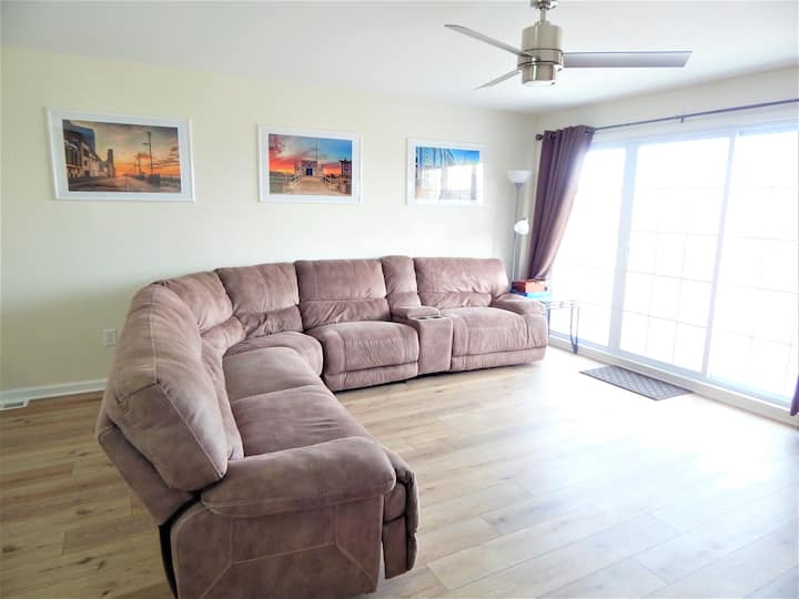 Uptown 3 Br/3 Ba/yard/sleeps 10-5 Min To Waterpark - 애틀랜틱시티