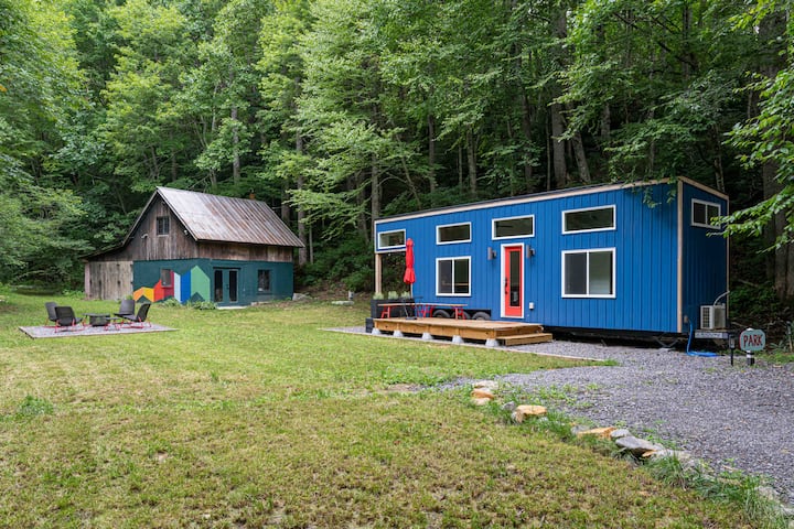 Falcon’s Folly ~ A Cozy Creek-side Retreat - Black Mountain, NC