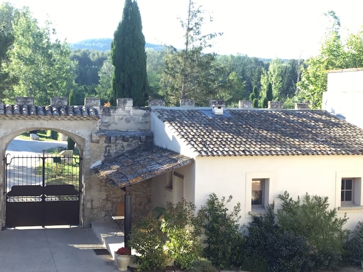 Le Mazet, Gîte Dans Mas Provençal - Fontaine-de-Vaucluse