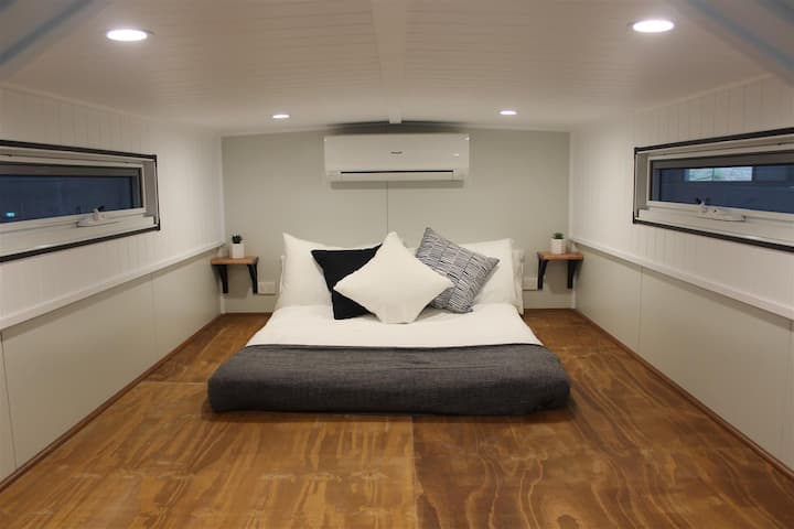 "Blue Wren" Tiny Home Big In Style. - Nannup
