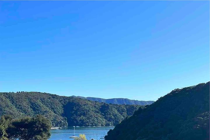 Waikawa Views On Amelia - Picton