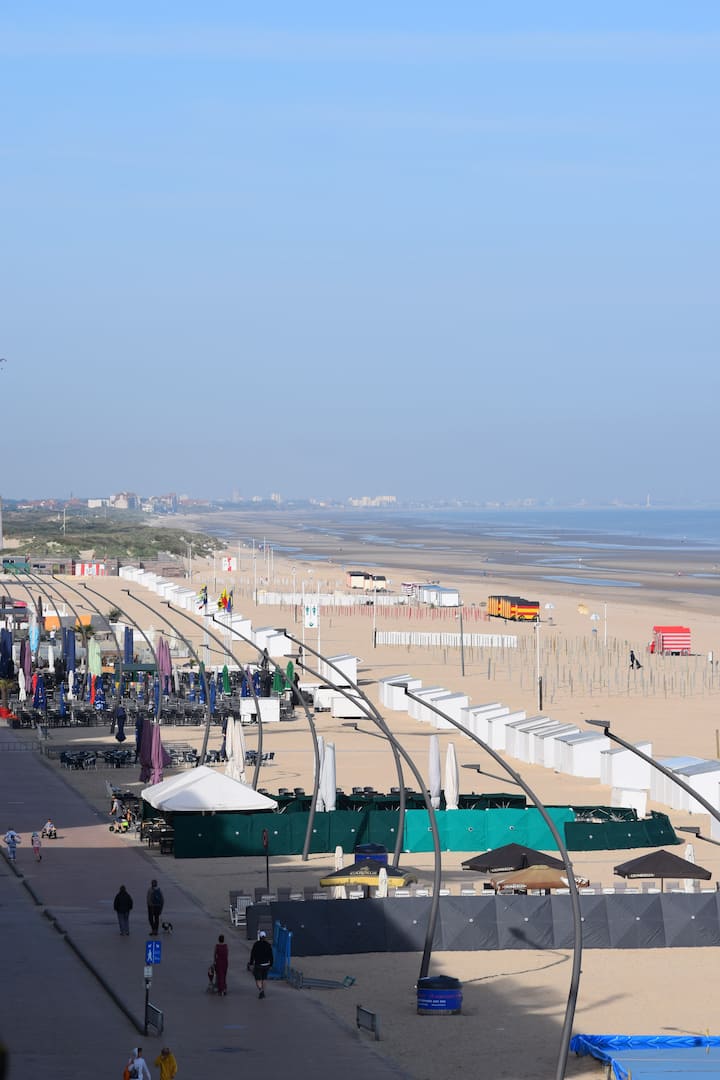 Grand Type 3, Digue De Mer, Plage De La Panne. - De Panne