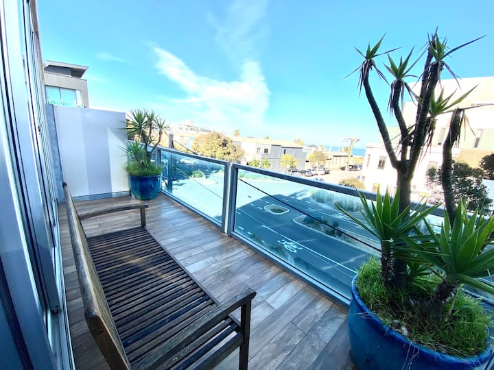 Seaside Serenity: Modern 2br Retreat Near Beach - Brooklyn