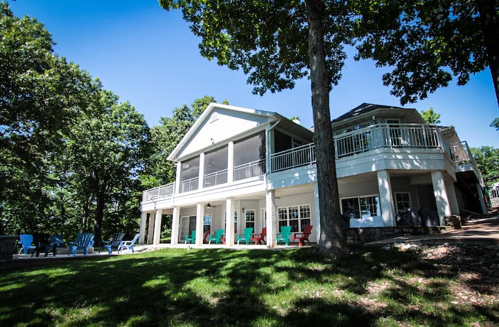 A 5500 Sq Ft.luxury Home~huge Boat Dock~perfect For Large Groups~waterfront~pool Table~firepit - Missouri