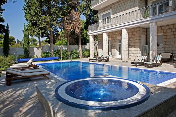 Beautiful Historical Luxury Seafront Villa - Stari Grad