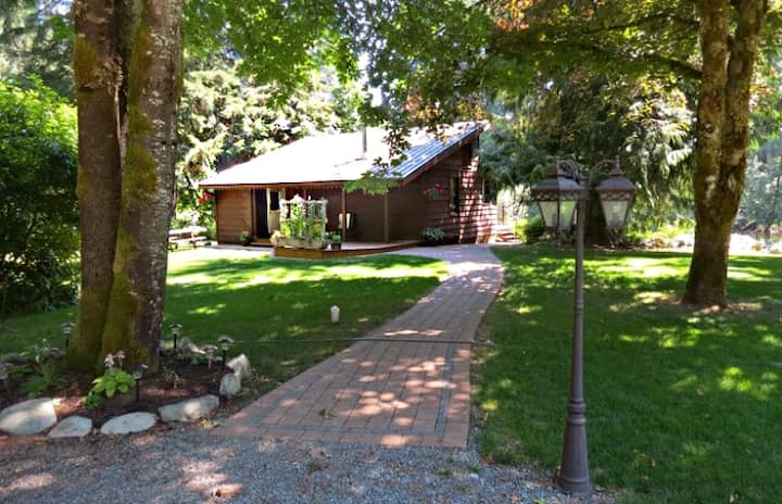 Cowichan Riverside Cottage -