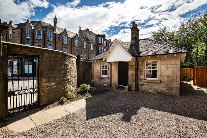 Trinity Lodge: Home With Private Garden & Parking - 