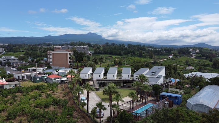 En-suite Private Unit 4 Near Jungmun Beach - South Korea