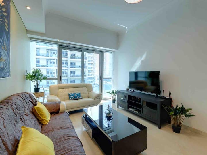 2 Bedrooms Near Beach - Dubai