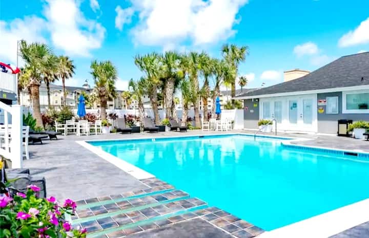 Cozy Coconut! Condo@the Cove! Pool/dogs/firepit! - Pirates Beach, TX