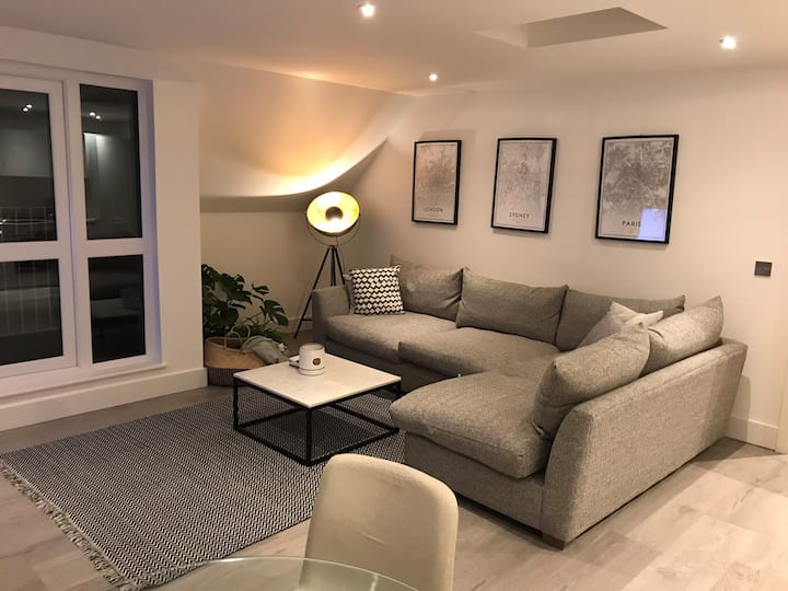 2 Bed Modern Apartment By The Sea - 斯泰寧