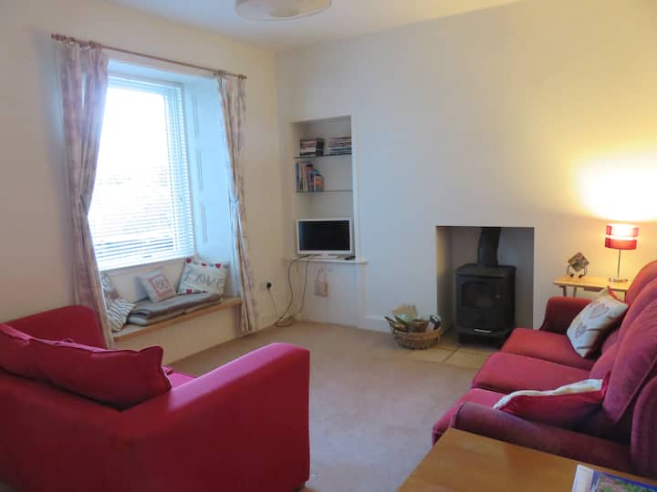 Cozy Hub Apartment - Innerleithen