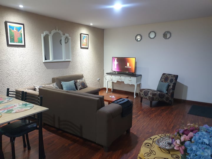 Departamento #3, Nuevo Y Acogedor, Cerca Del Centro De La Ciudad, 2 Dormitorios, Netflix. - Cuenca