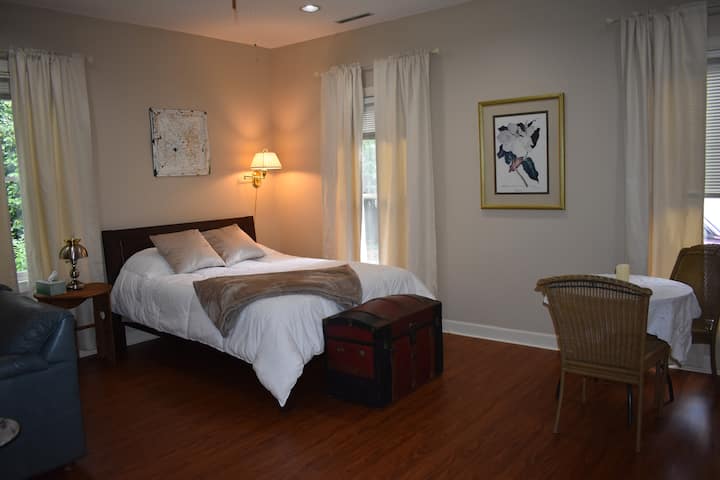 Hillcrest Hideaway - High Point, NC