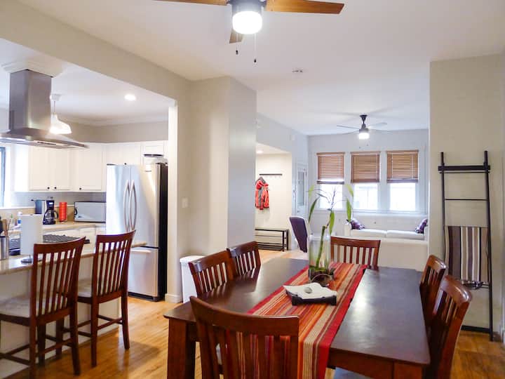 Tastefully Designed 1500 Sq Of Homeyness! - Buena Park - Chicago