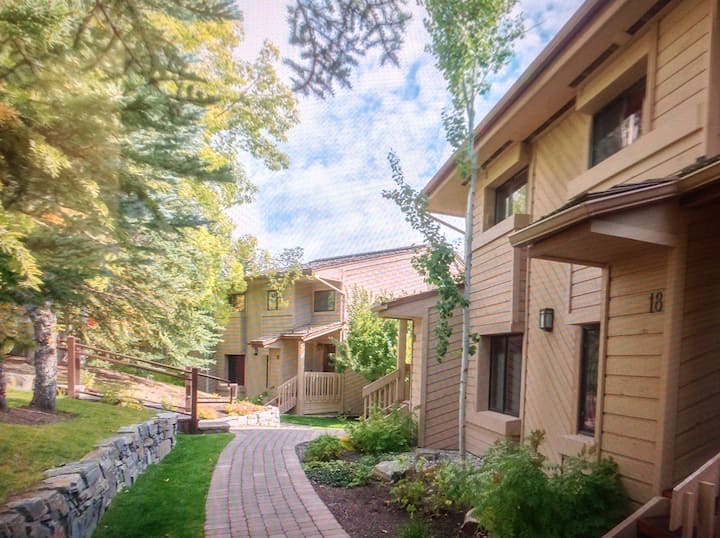 Getaway In The Heart Of Elkhorn Village! - Sun Valley, ID