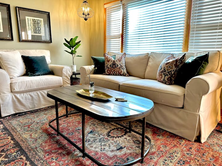 Grandview- Get Cozy In This Stylish Bojo Home! - Sioux City, IA