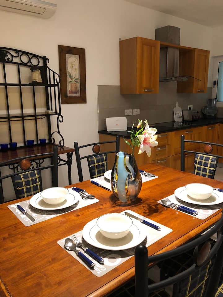 Central 2 Bedroom Flat Close To Uni And St.julians - Málta