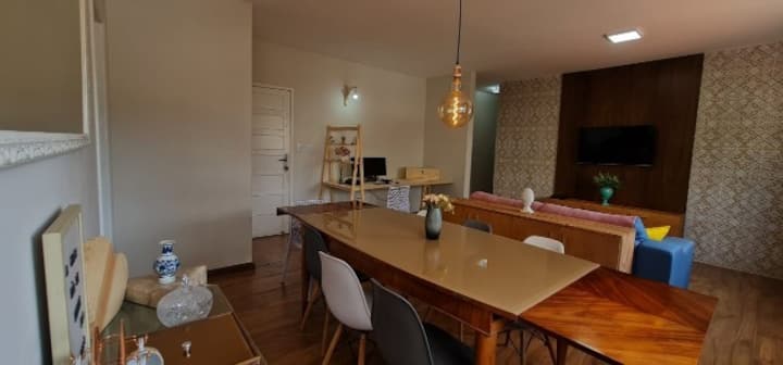 Apartamento Central E Espaçoso Com 185m² - Natal
