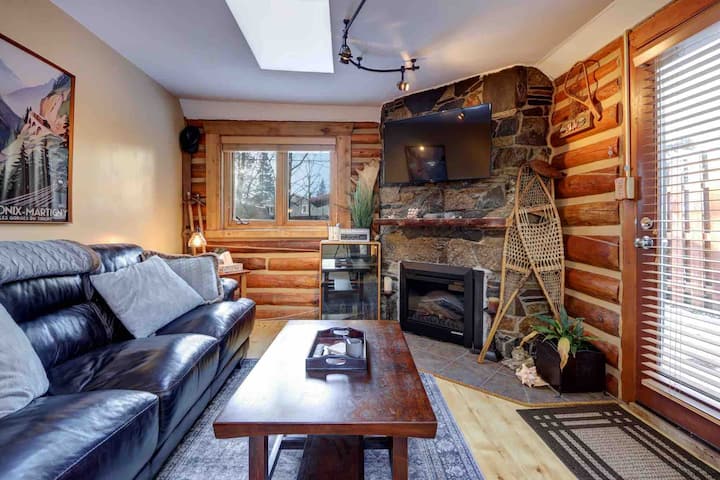 True Alaskan Cozy Cabin - Anchorage, AK