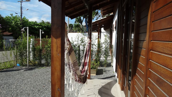 Charmosa Casa De Madeira Em Bombas - Bombinhas