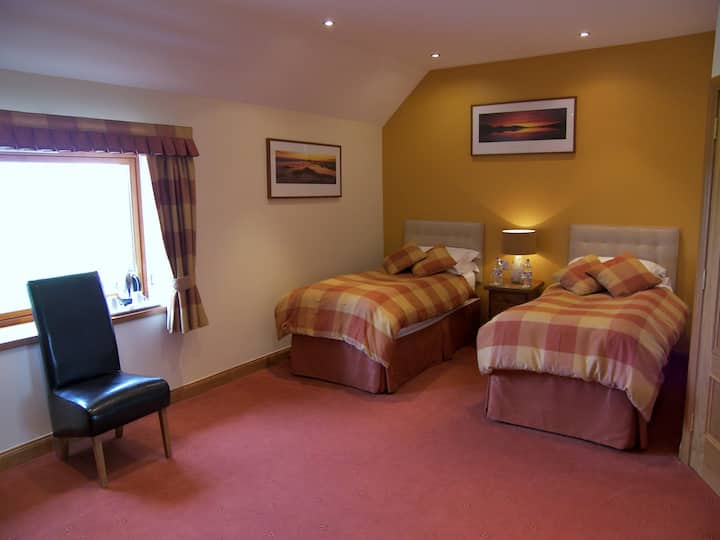 Bankhead Farm Twin - Linlithgow