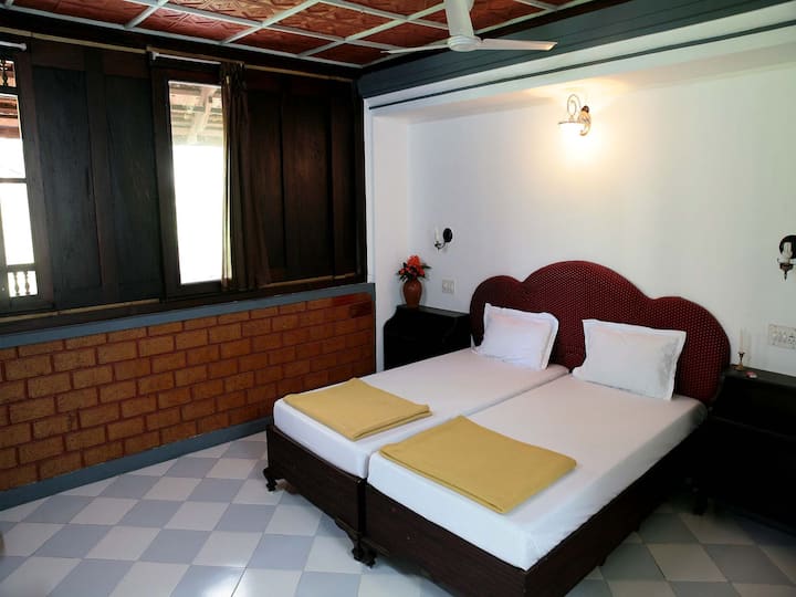 Kairali Palace Home Stay "Heritage " - Thekkady