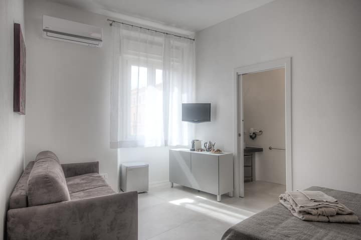 Basalto,  Independent  With Private Bathroom - Cagliari