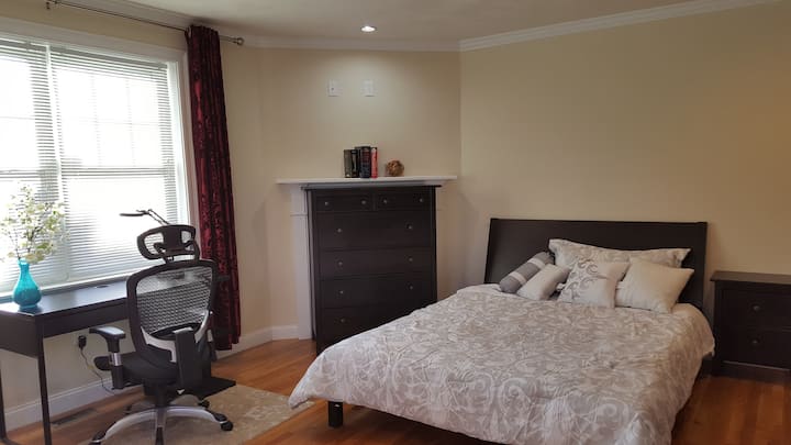 Sunflower Room/harvard Business School/ Parking+早餐 - Newton, MA