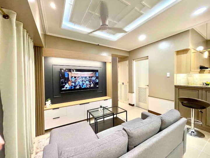 Luxurious 3br Unit | Karaoke | Wi-fi | Netflix - Quezon City