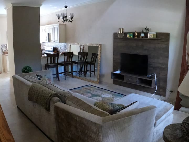 Cozy 1 Bedroom 1.5 Bathroom Loft With Amenities. - Nassau