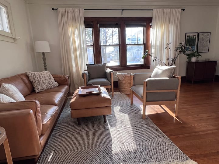 King Beds, Spacious, Central In St Paul - Saint Paul