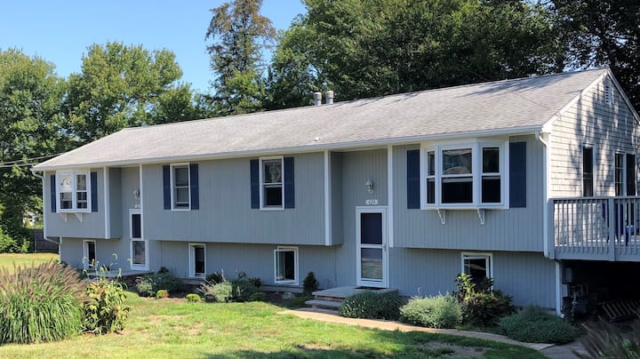 Beautifully Remodeled Home In Bonnet Shores - Narragansett Ri - Narragansett