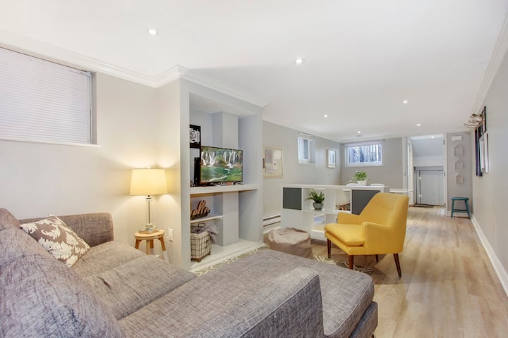 Sun-filled W/fast Wi-fi + Comfy, Spacious, Private - Toronto