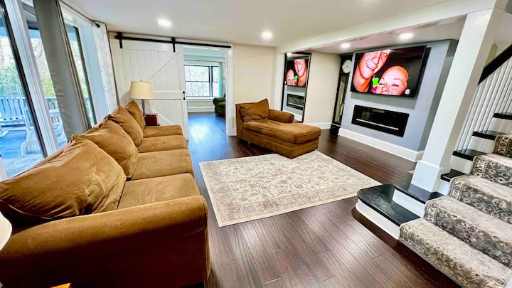 Modern Luxury Home 1 Minute Walk To Mohegan Sun - Norwich, CT