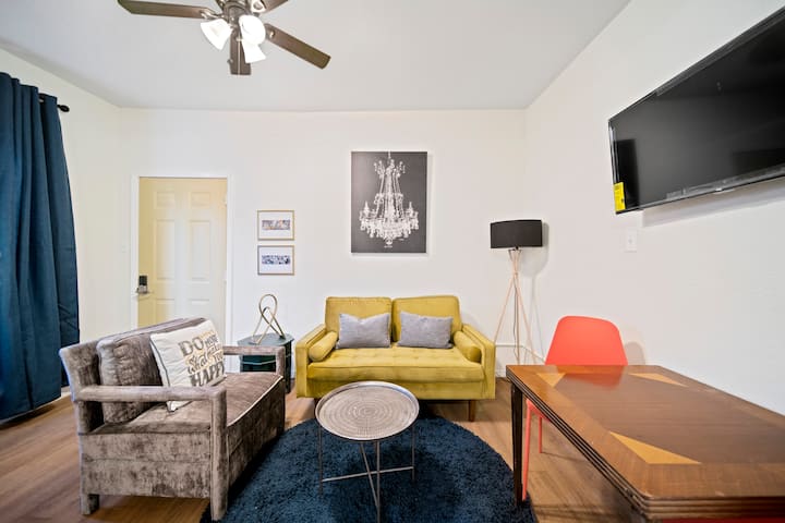 Central Ep Unit #3 Yellow Door Studio W/ Mt. View - El Paso, TX