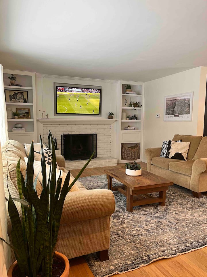 Saratoga | 3br Home | Steps To Track And Downtown - Saratoga Springs, NY