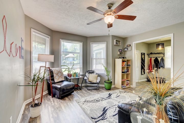 Charm Near Omaha Downtown: 4-bed, 2-bath Gem - Omaha, NE