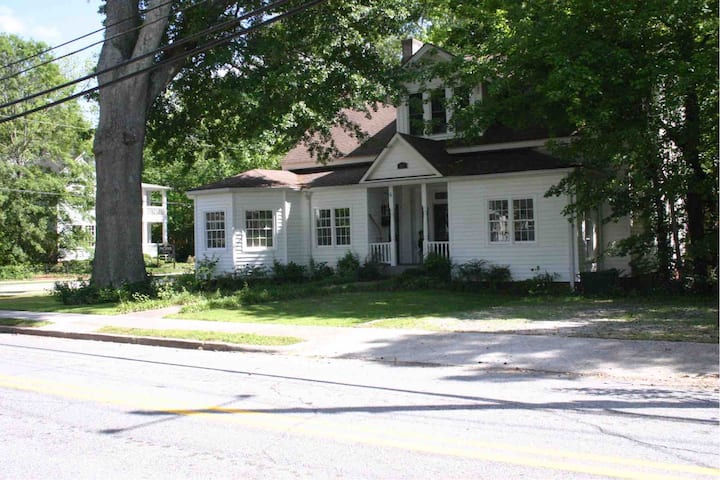 The Zen-ter Suite #1 - Carrollton, GA