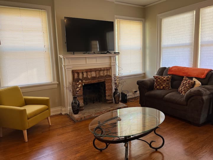 2-bedroom Cottage Walking Distance To Downtown - Mobile, AL