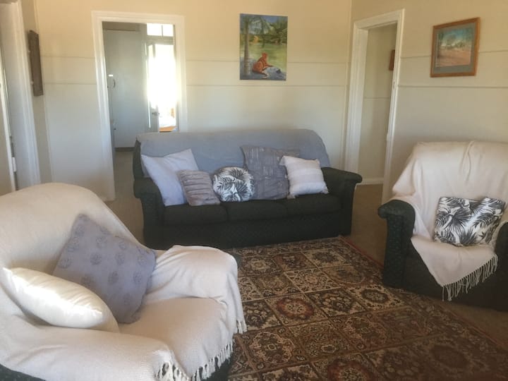 The Old School House - Lightning Ridge