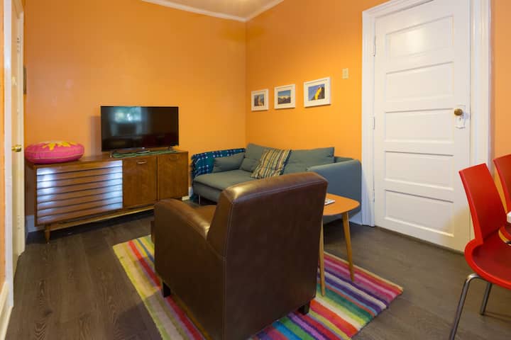 Hosted Stay: Williamsburg Townhouse Unit - Brooklyn, NY