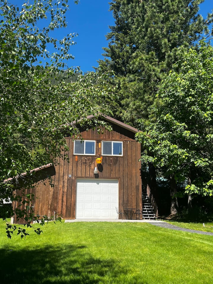 Located- Icicle Road, Close To Hiking/town. Views - Leavenworth